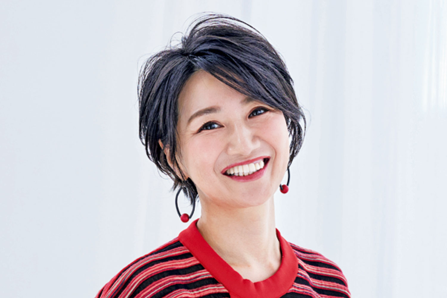 顔の輪郭をすっきり見せる清潔感ショート／40代、50代の似合うヘア